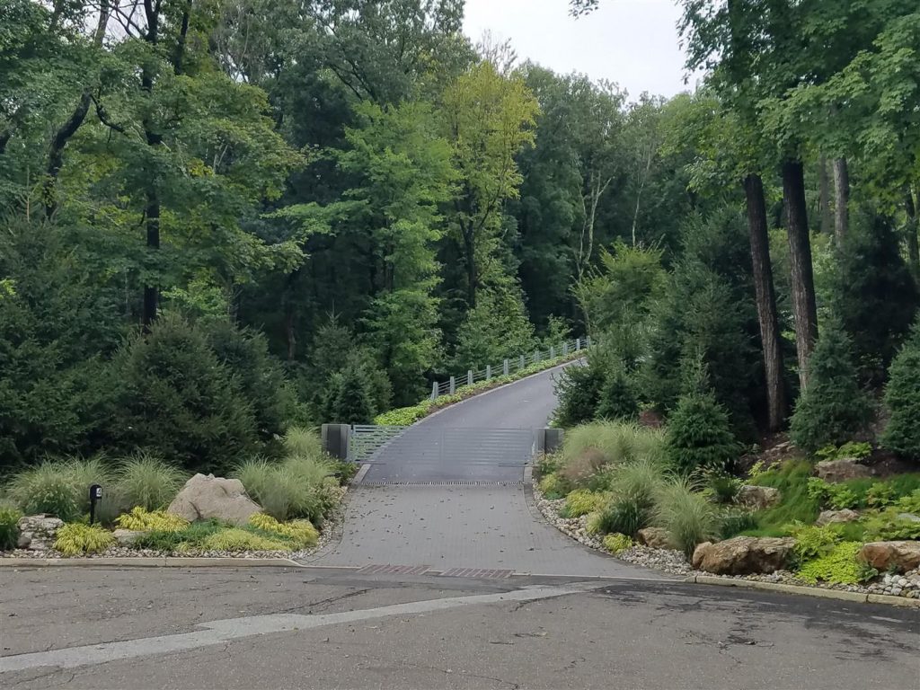 Cul-de-Sac Entrance – Zone4 Landscapes
